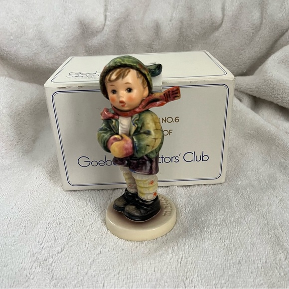 Hummel | Art | Goebel Collectors Club 981 In Original Box Its Cold ...